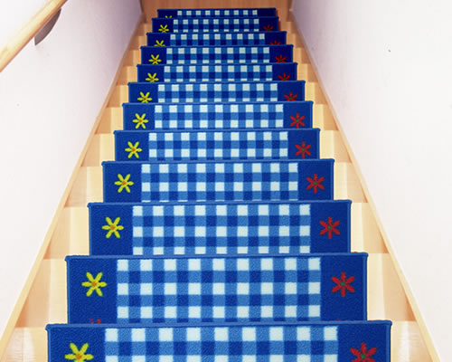 ヒヤッとするのはもう嫌！！冷えから足元を守ってくれる階段マット6選！ - IZILOOK